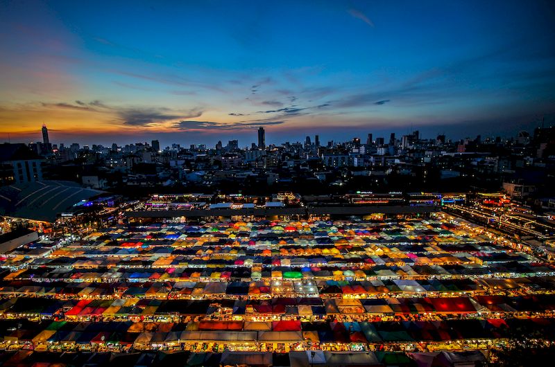 Mercado nocturno en Bangkok: Explorar los 7 más famosos